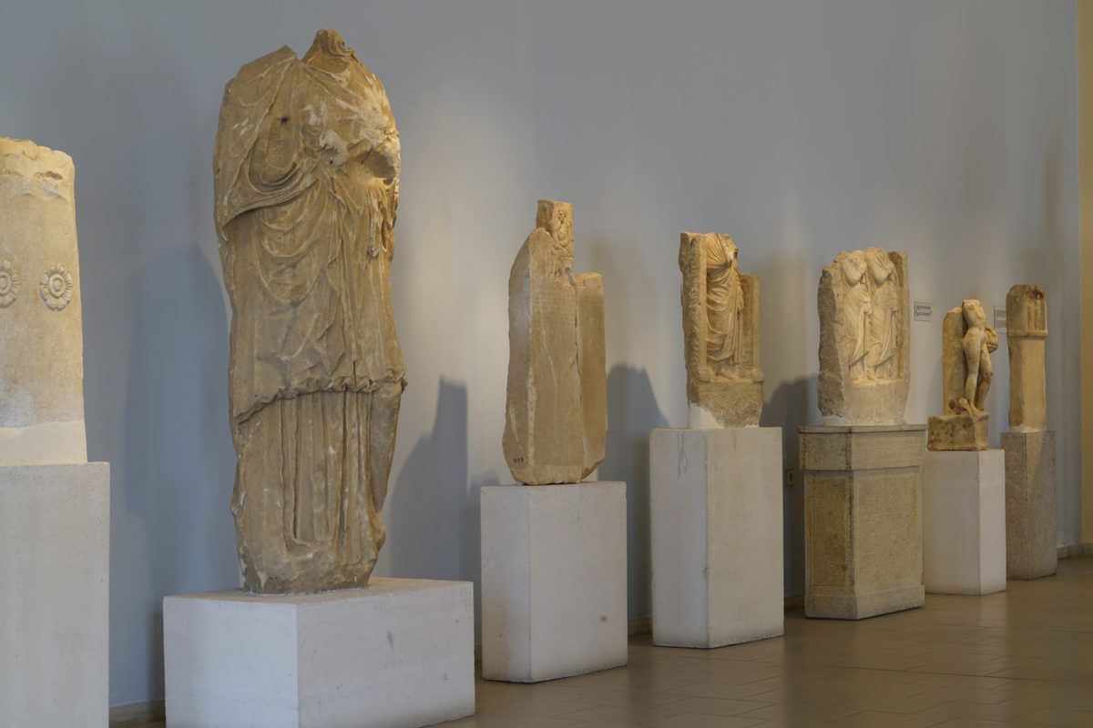 Επιτύμβιες στήλες των κλασικών, ελληνιστικών & ρωμαϊκών χρόνων ...